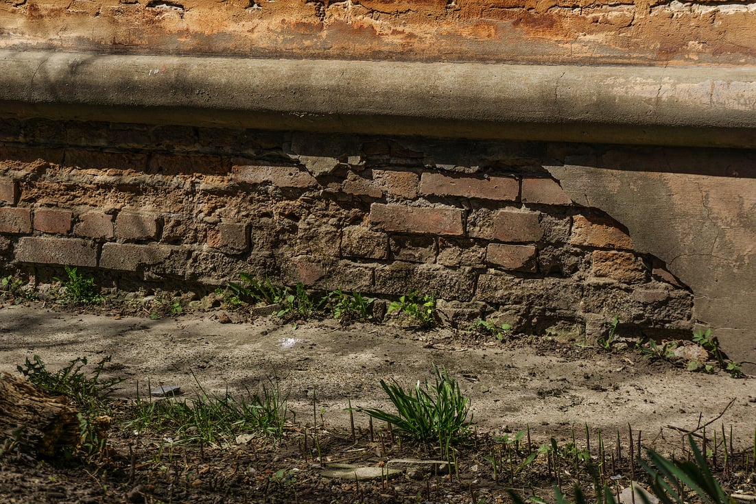 Understanding the Causes of Crumbling Brick - and How to Fix It