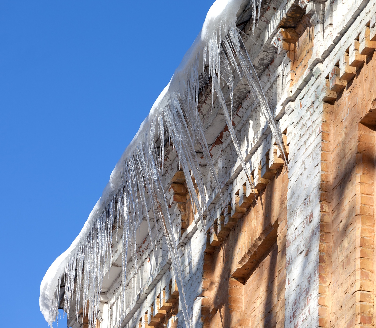 How to Identify Warning Signs and Prevent Ice Dams