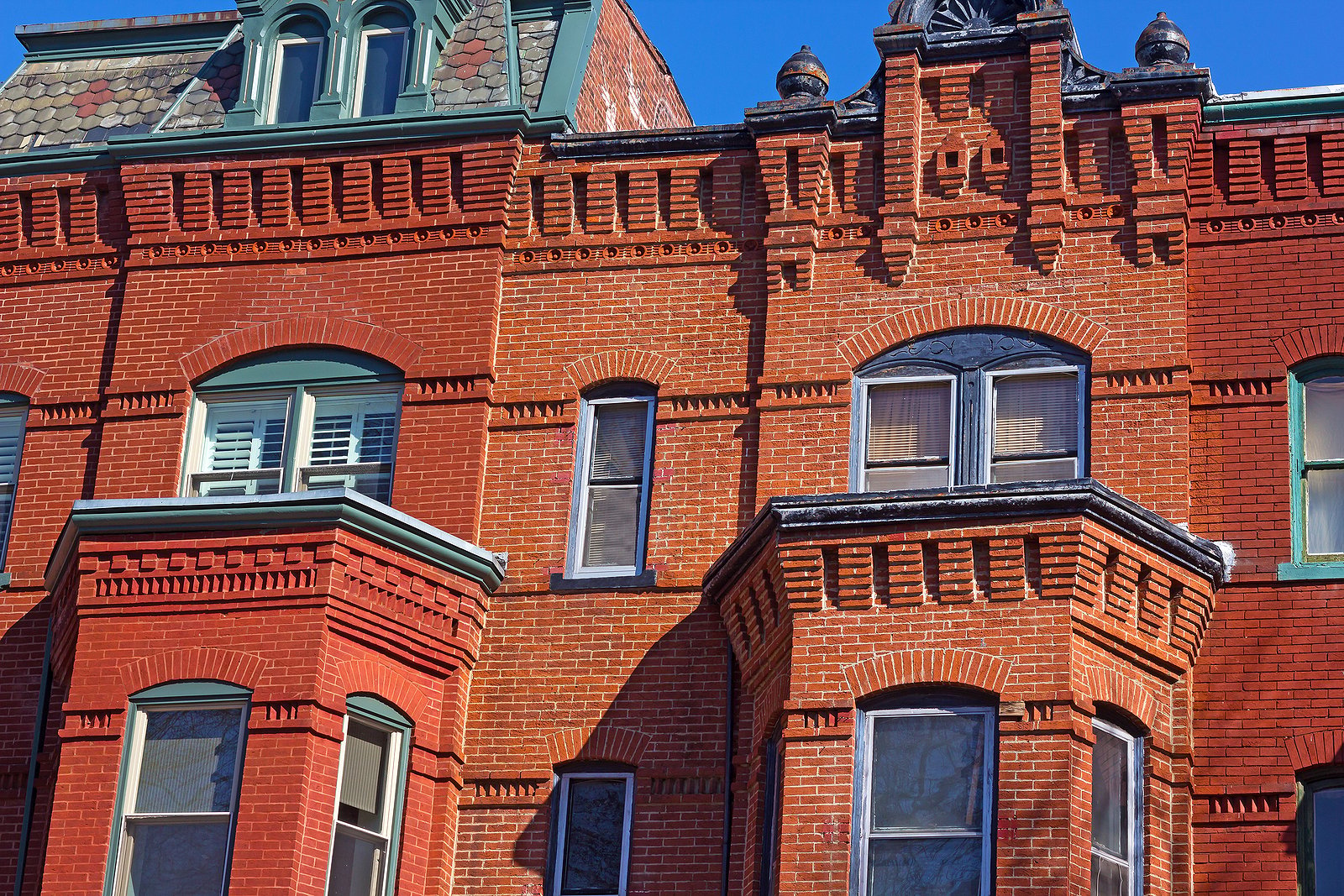 Reading Brick: How to Spot Early Warning Signs of Mortar Deterioration